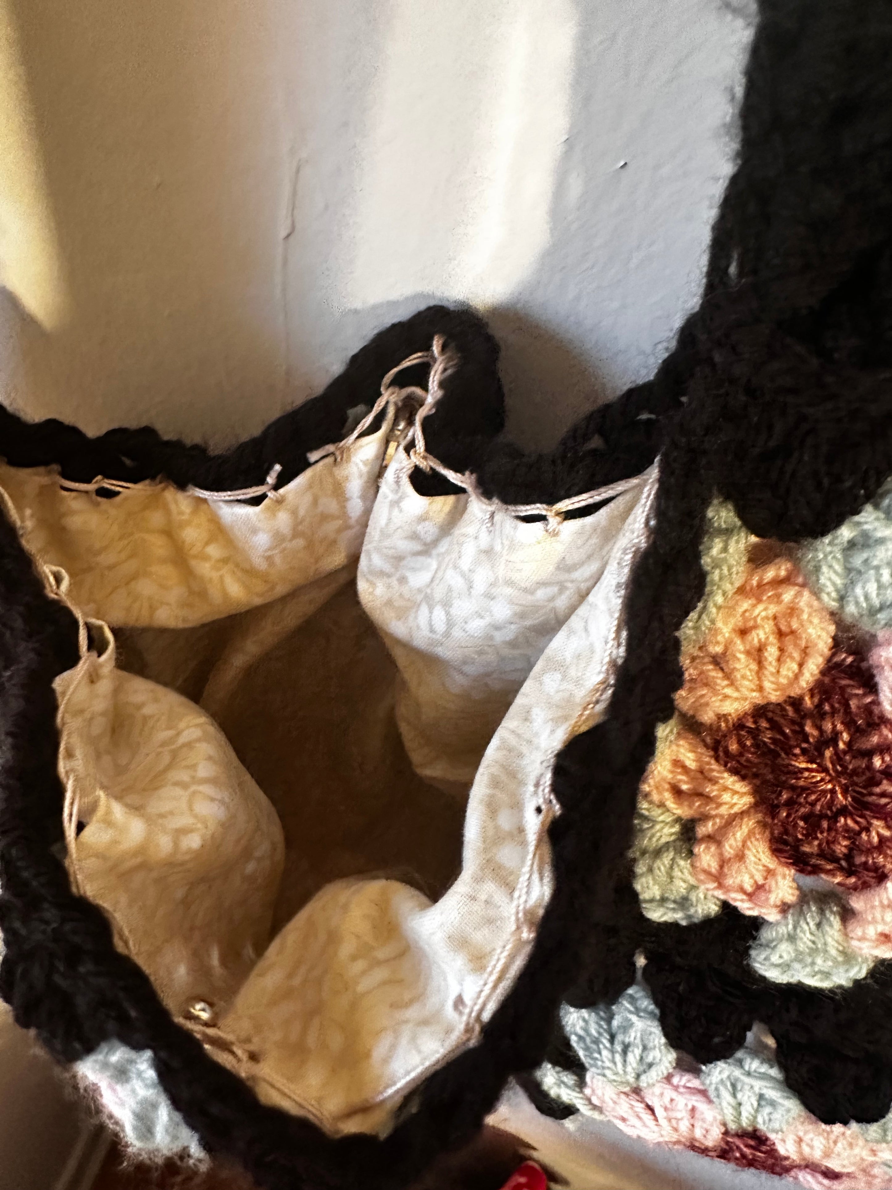 Granny Square Medium Shoulder Bag – Jewels Yarn Creations